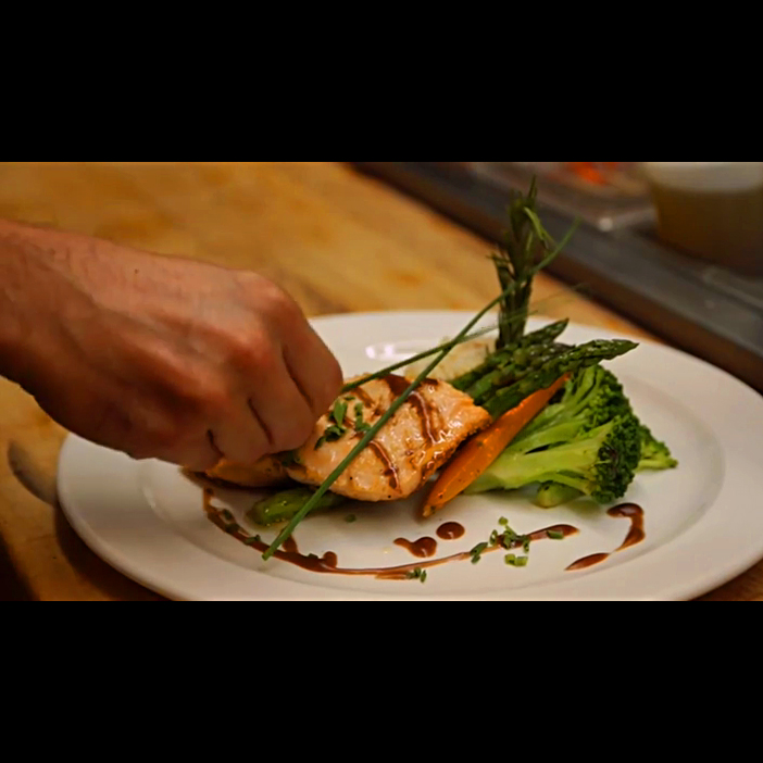 Momento Restaurant - Menu, Horaire et Réservation - 2480, ch Sainte-Foy ...